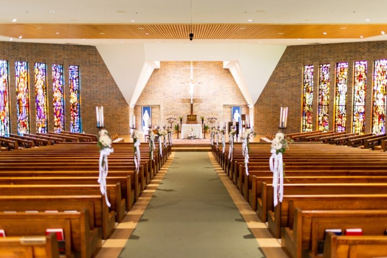 St. Patrick’s Church of Edina & Minneapolis Golf Club Wedding | Laura ...